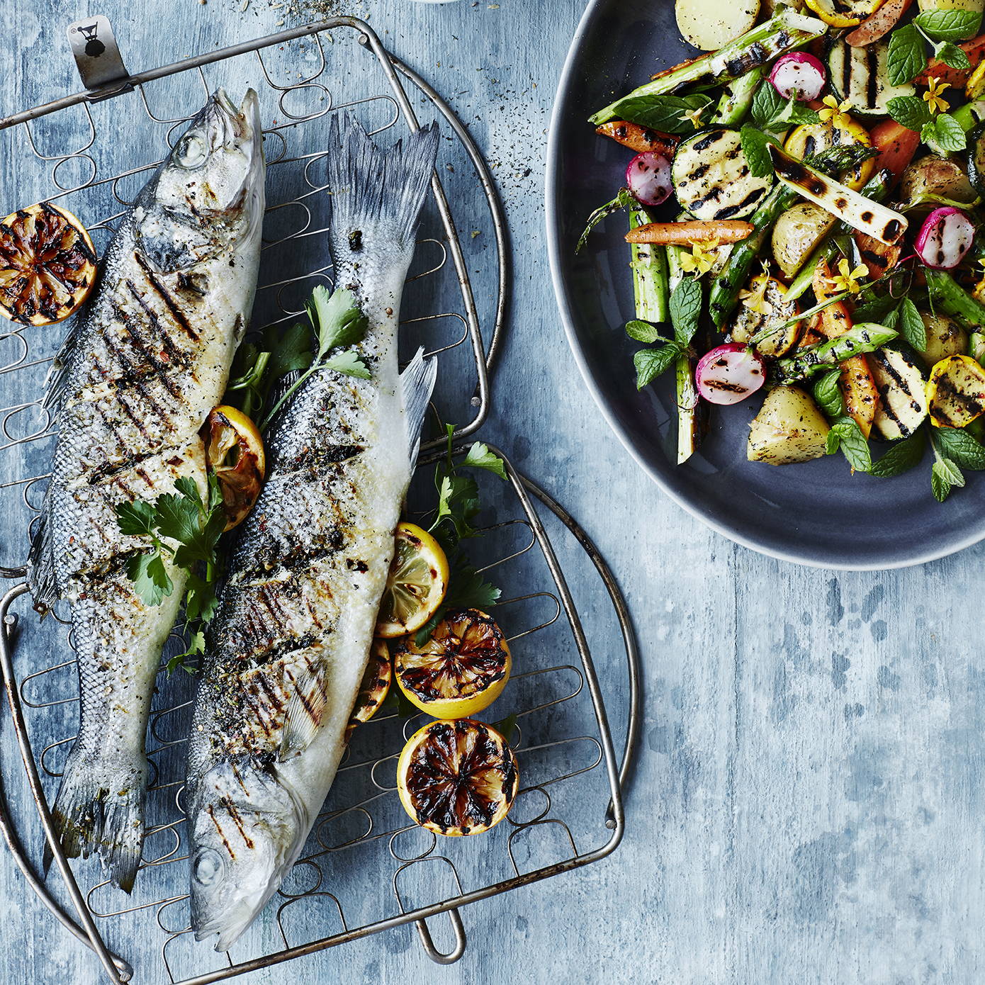 Grillet Fisk Med Urter Og MERMAID S BITE Mill Mortar